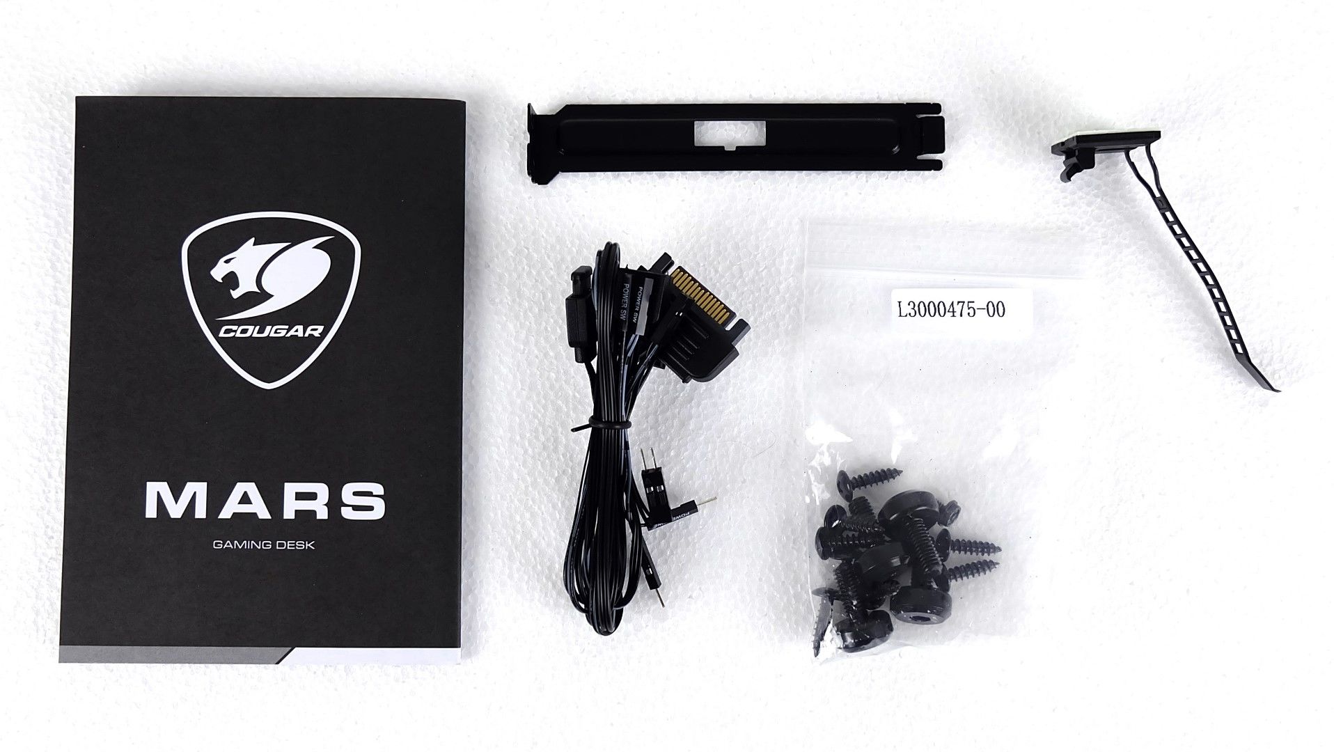 COUGAR MARS Gaming Desk Review - COUGAR MARS Gaming Desk