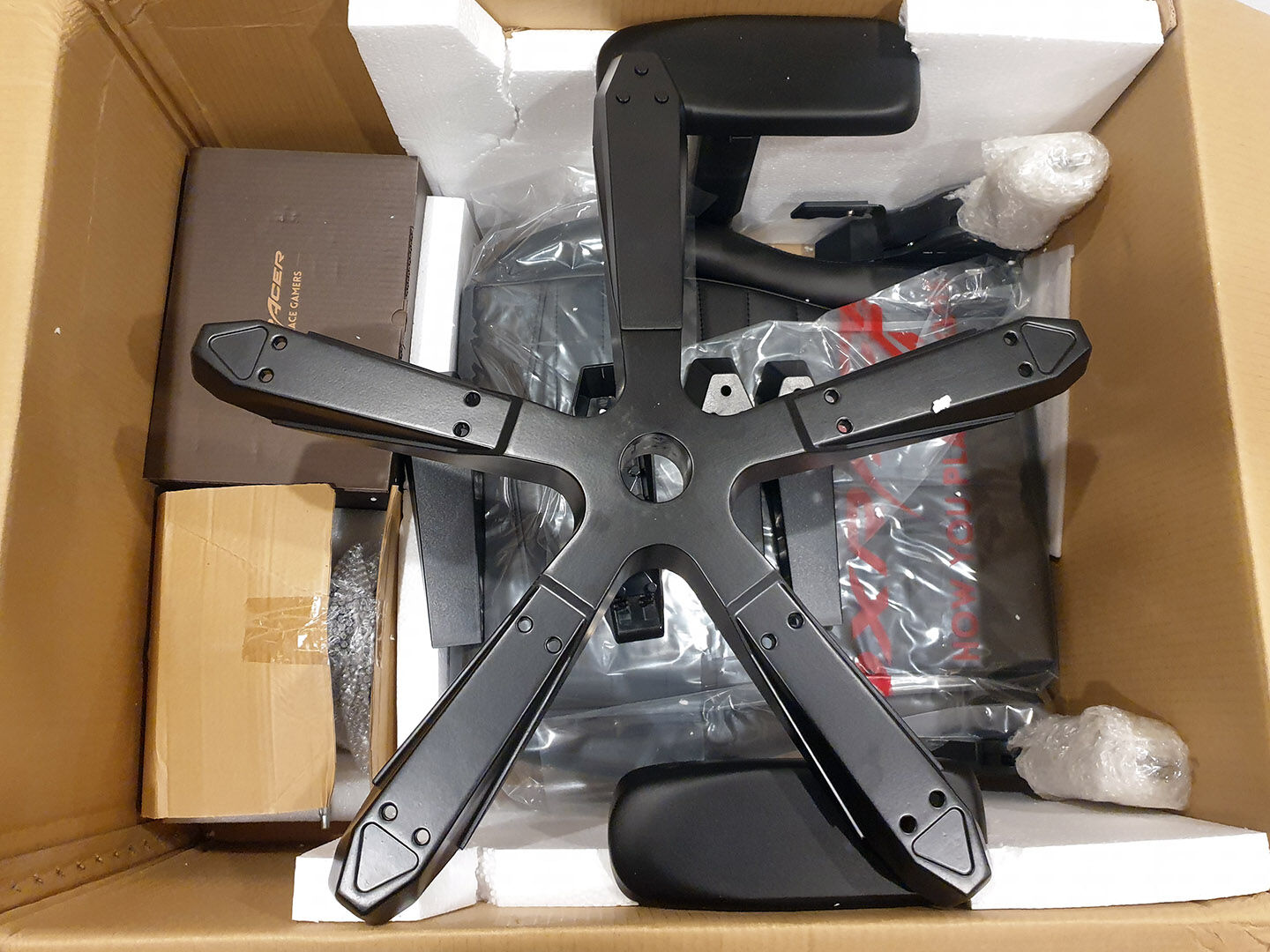 DXRacer Master Chair DM1200 Review - DXRacer Master Chair DM1200 Review