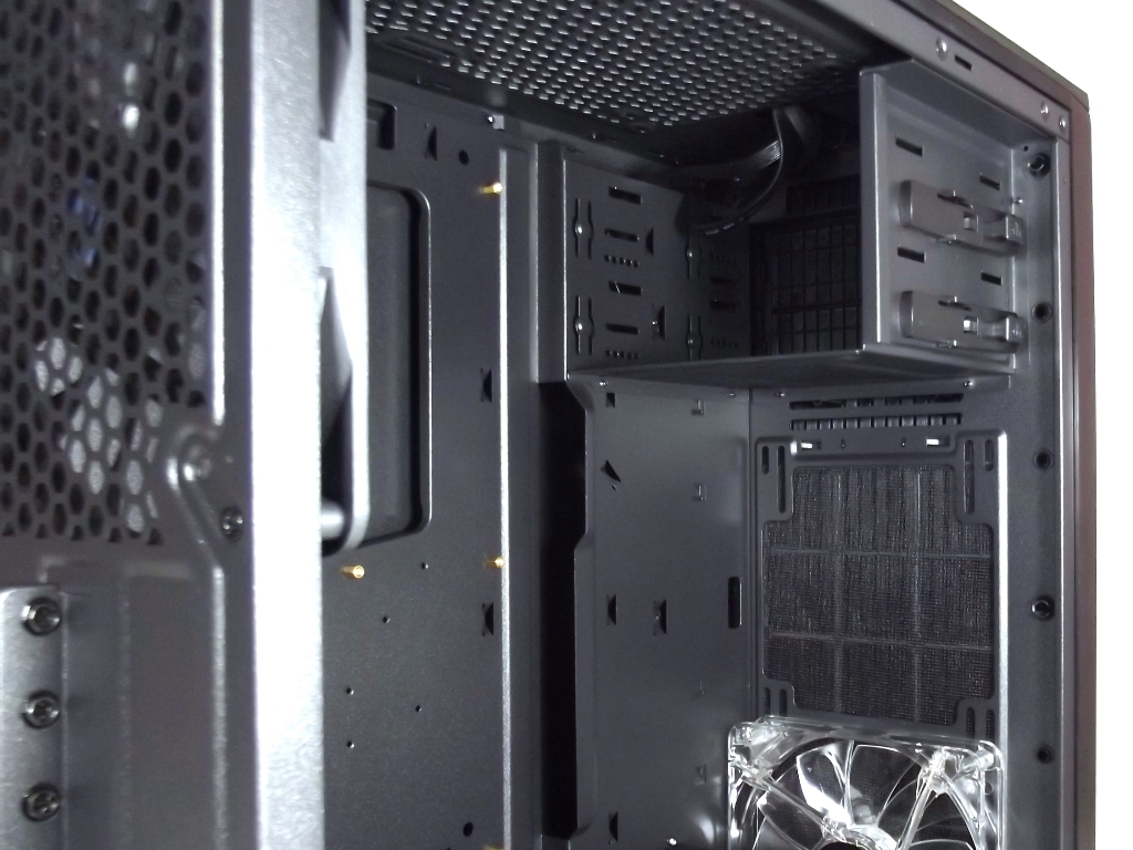 Closer Look - Raidmax Monster II Mid-Tower Case Review - Page 2
