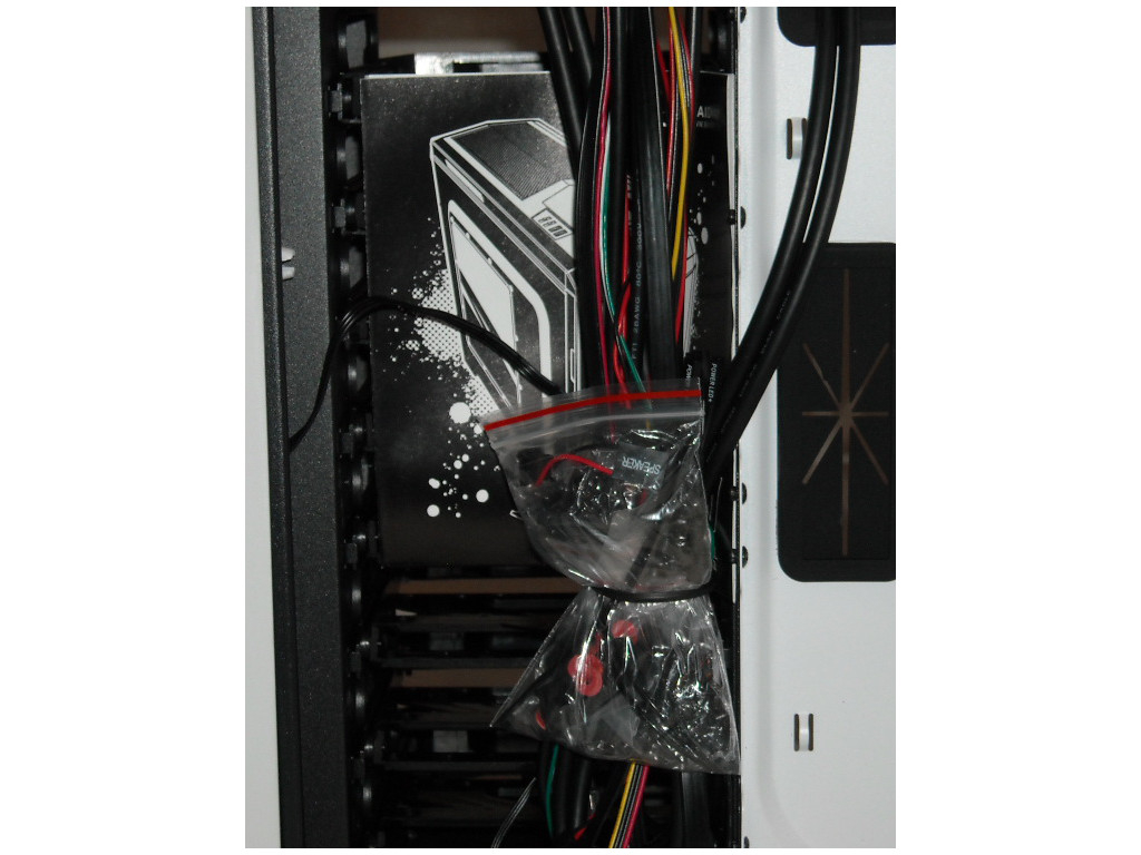 RAIDMAX Scorpio V: Closer Look - Raidmax Scorpio V Review - Page 3