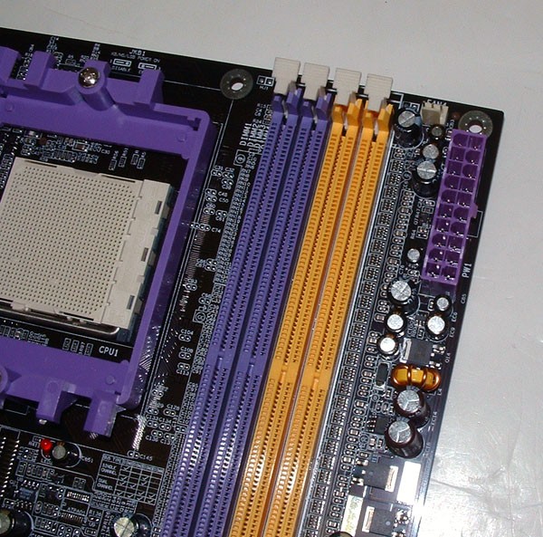 The Bundle and Layout - Soltek SL-K8TPro-939 - Page 3