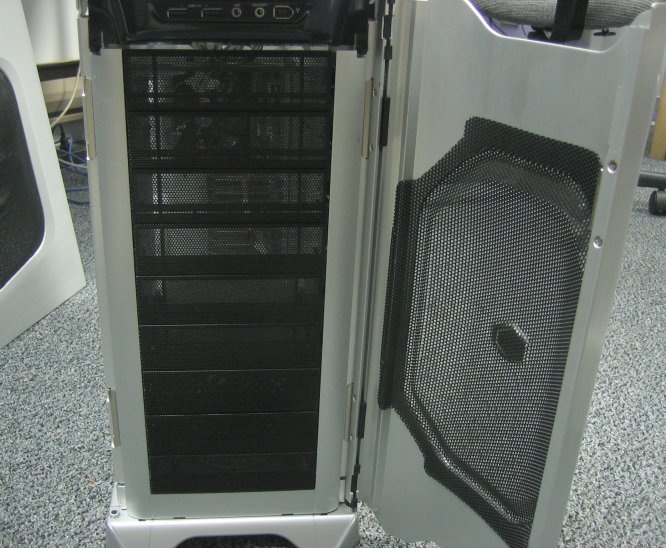 External Features - Cooler Master Stacker 830 Review - Page 2