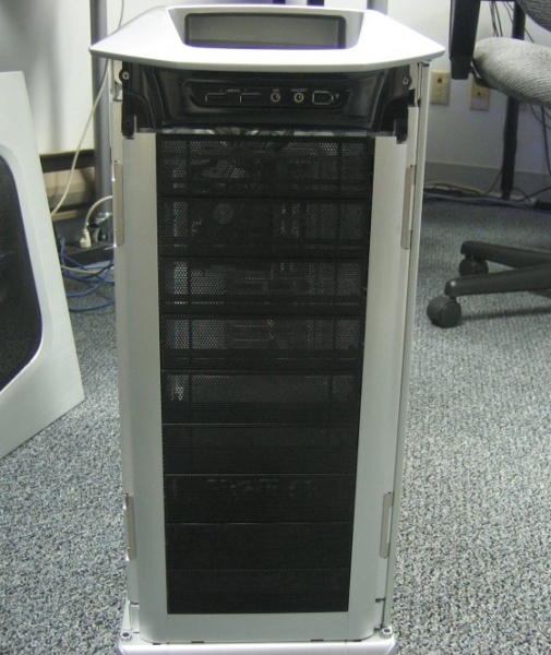 External Features - Cooler Master Stacker 830 Review - Page 2