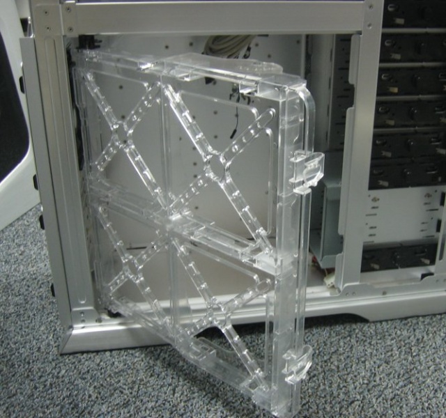 External Features Cont - Cooler Master Stacker 830 Review - Page 3