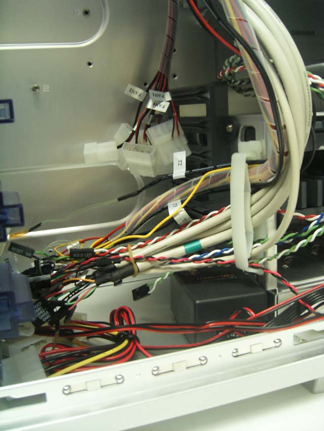 Inside the case - Thermaltake Xaser V Damier V6000A - Page 4