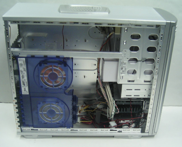 Inside the case - Thermaltake Xaser V Damier V6000A - Page 4