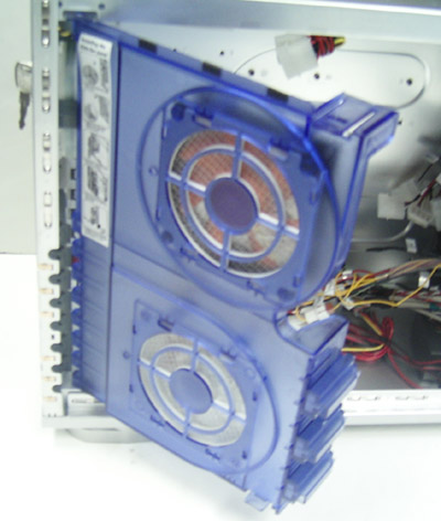 Inside the case - Thermaltake Xaser V Damier V6000A - Page 4