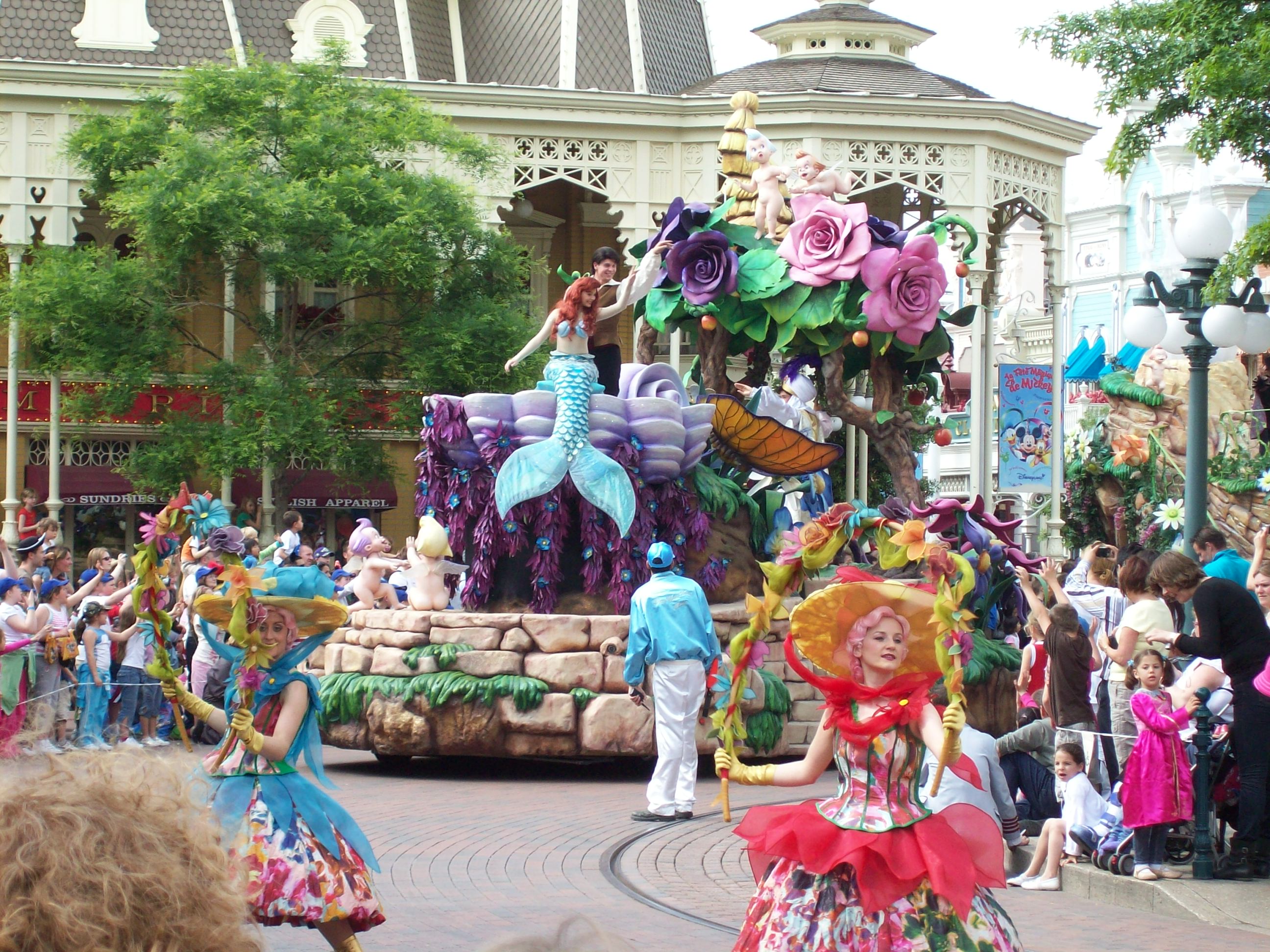 disney_parade_10.jpg from Stitch - hosted by Neoseeker