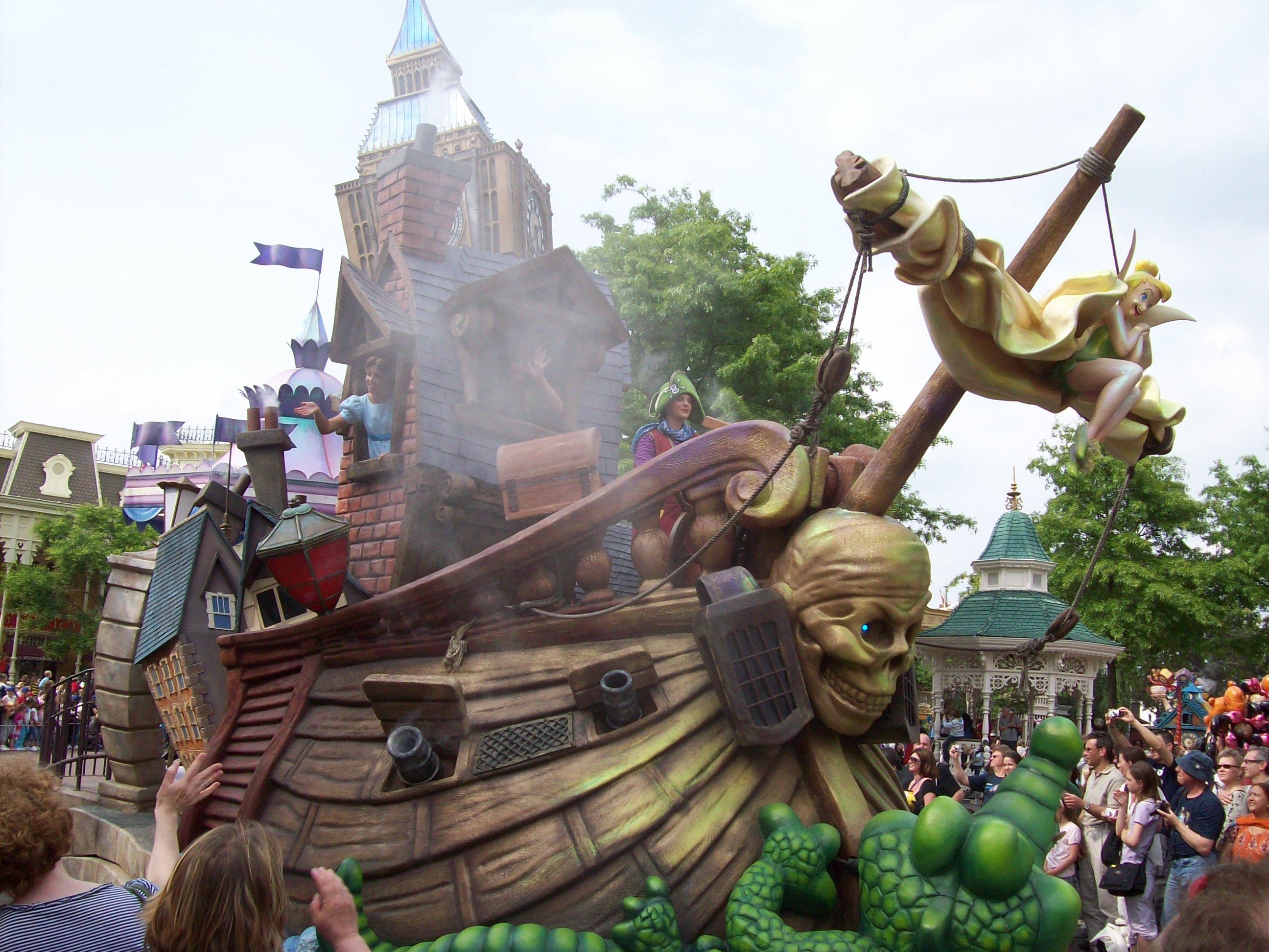 disney_parade_20.jpg from Stitch - hosted by Neoseeker