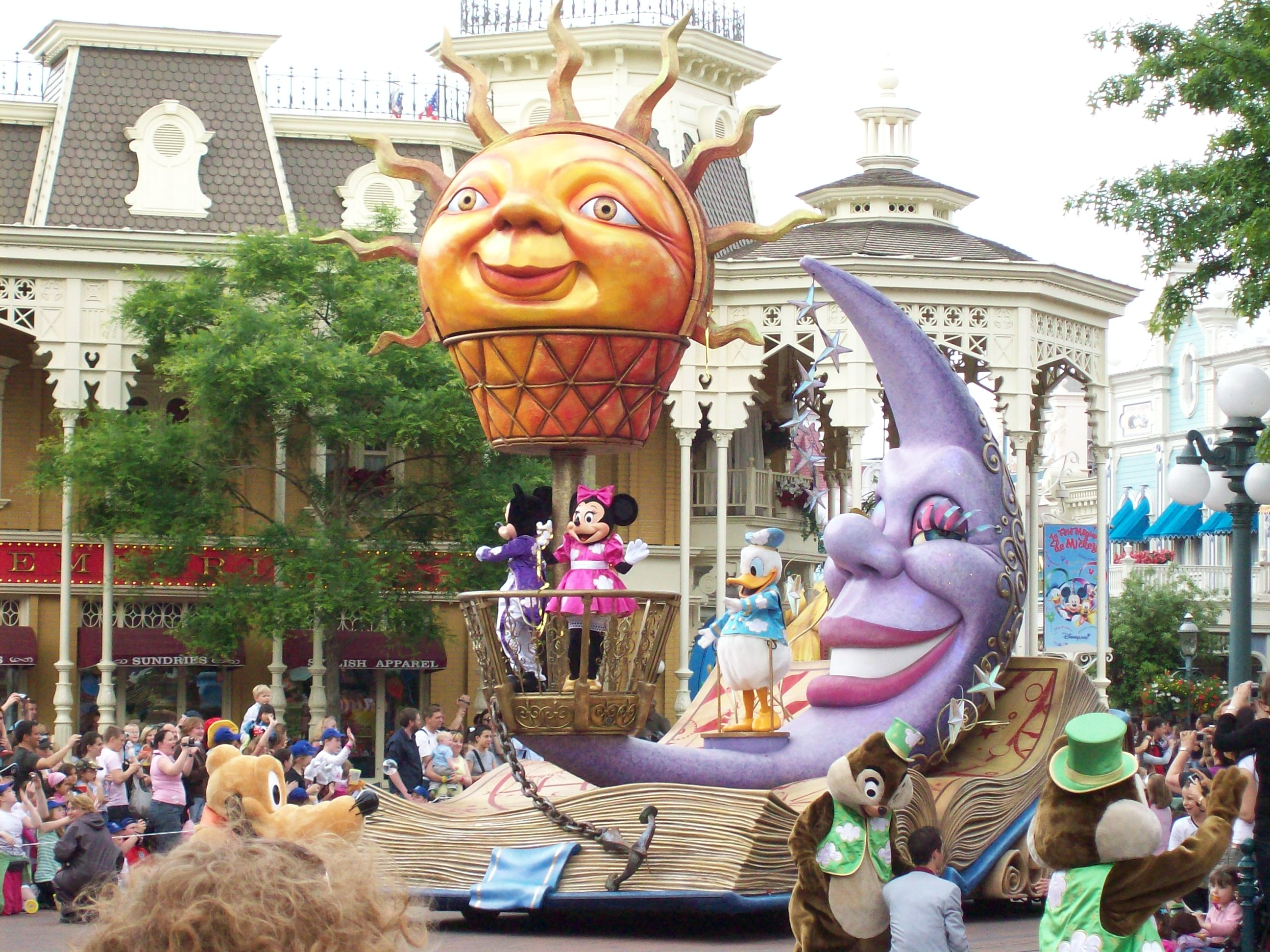 disney_parade_37.jpg from Stitch - hosted by Neoseeker